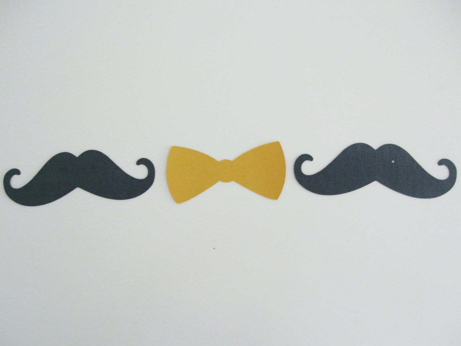 Moustache And Ribbon Bunting on Luulla
